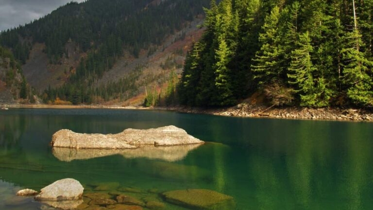 10 Beautiful Lakes in BC You Need to See - BC Uncovered